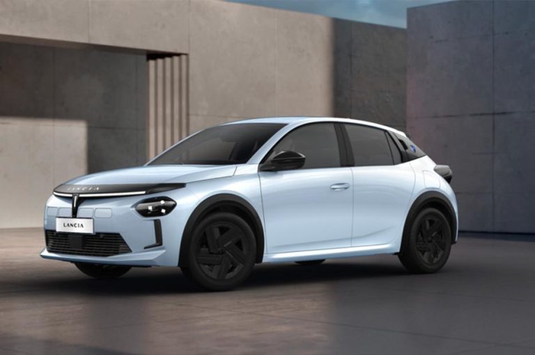 Nuova Lancia Ypsilon 2025: prezzo e motorizzazioni